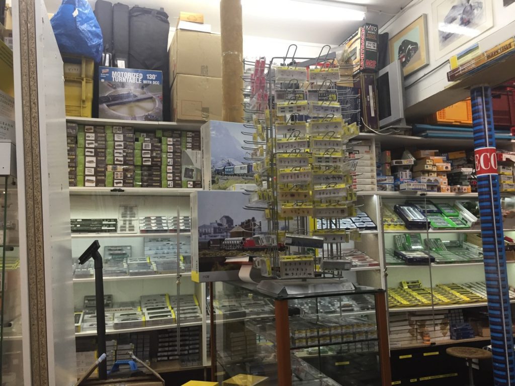 Model train shopping in Paris, happy holidays! | LocGeek