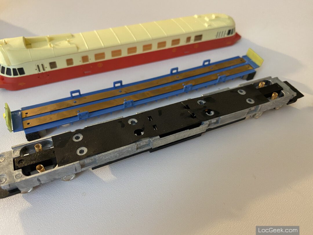 Sound and light on an N-scale SNCF Artrain ABJ3 unit | LocGeek